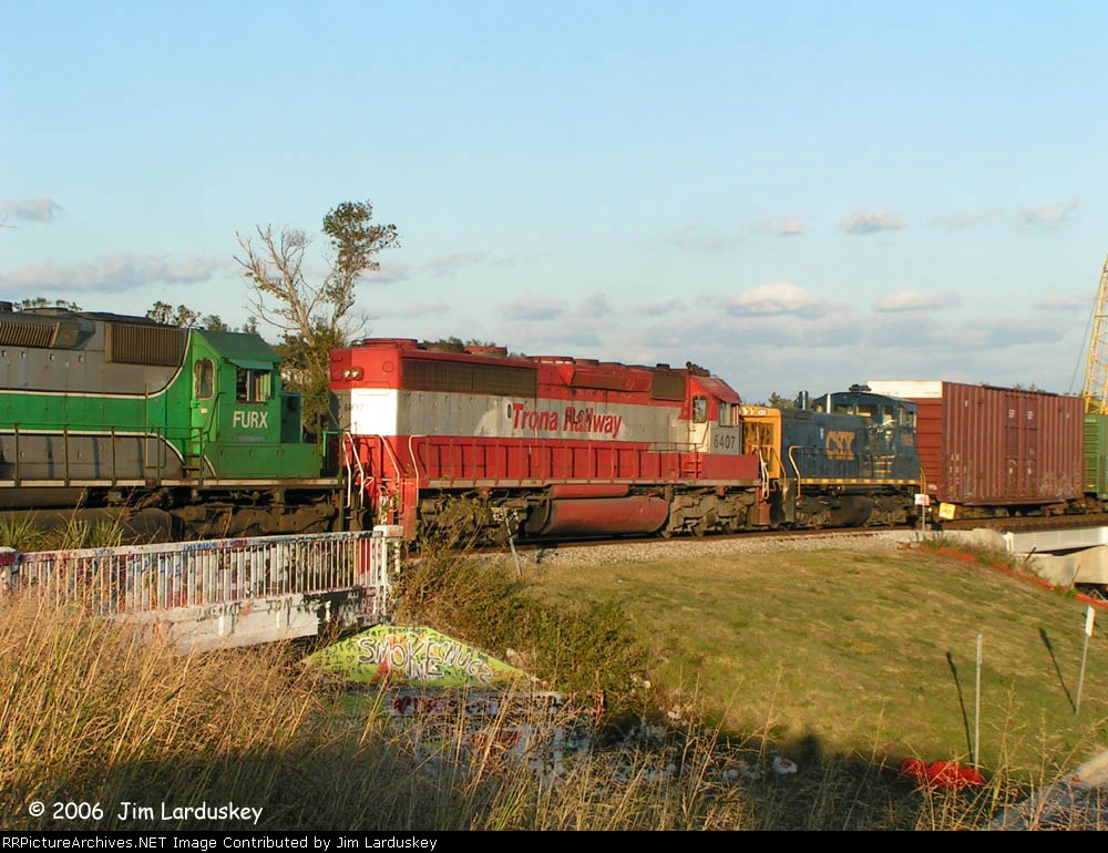 Closeup of ex TRONA RR HLCX 6407 and CSXT 1109 going home to Goulding Yard after inspections.